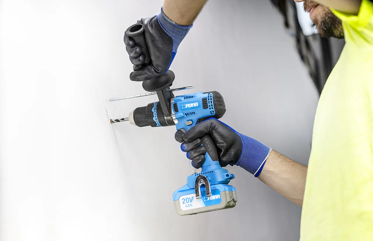Il trapano a percussione a batteria 20V Fervi | Bricoliamo